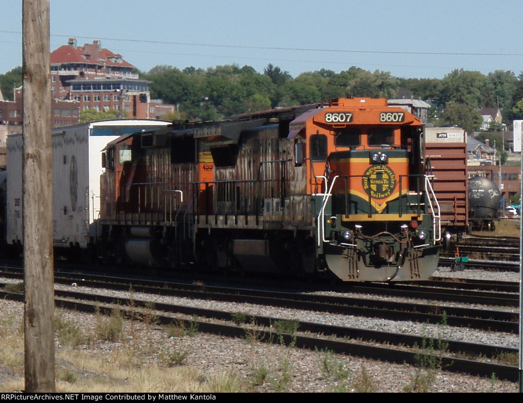BNSF 8607